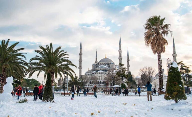 13 Must-See Historical Places in Istanbul: Famous Landmarks 13 Must-See Historical Places in Istanbul: Famous Landmarks